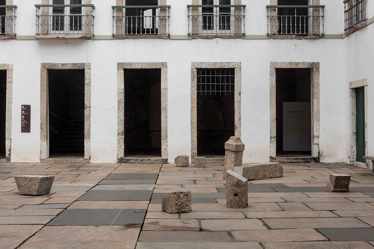 elizabeth jobim - Galeria Raquel Arnaud
